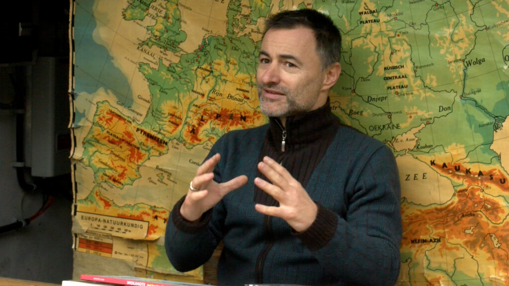 SCHRIJVERSPORTRET – Dimitri Leue: ‘Het is een heel moeilijk evenwicht ...