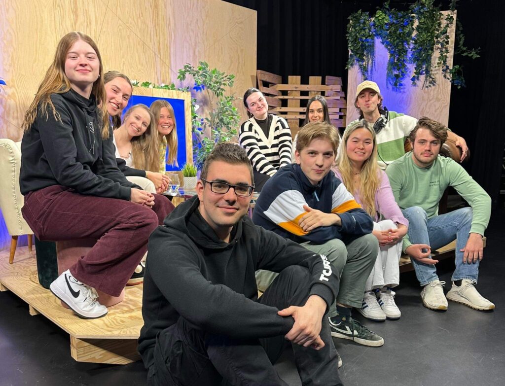 Te gast bij 21bis-tv: auteur Sylvia Van Driessche, stresscoach Anke ...